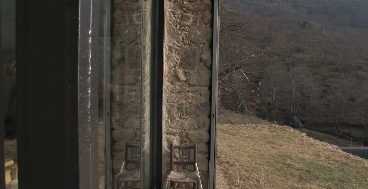 Abandoned stable becomes off-grid, luxurious family dream home - Civil ...